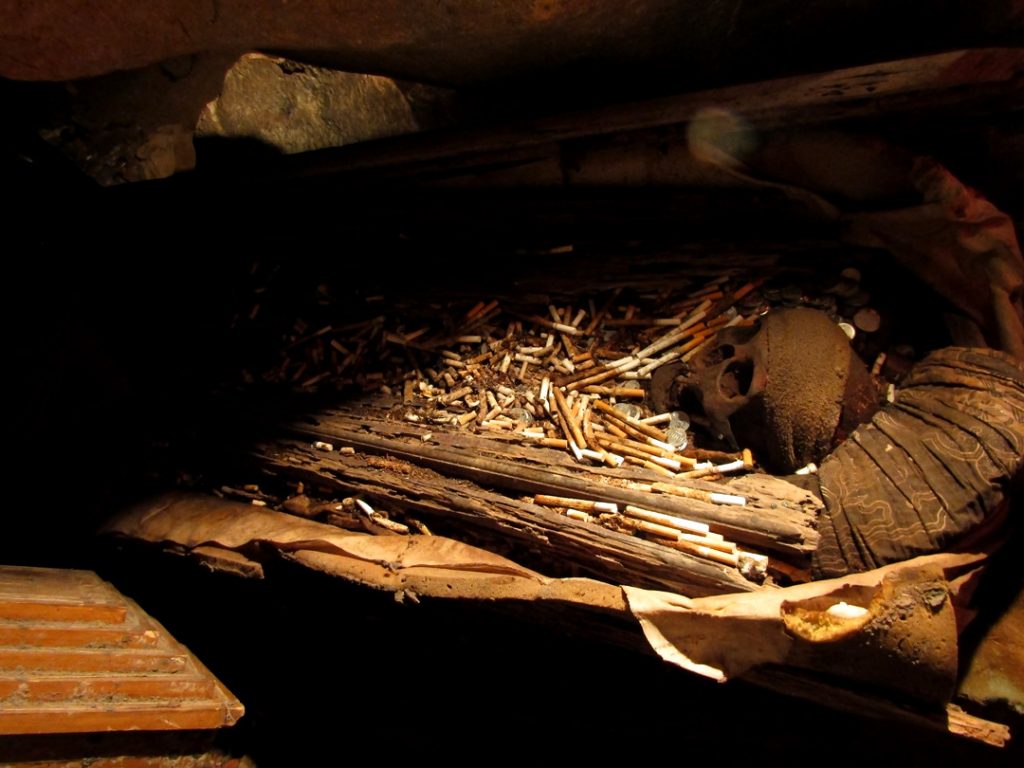 Misteri Kubur Batu Toraja: Lemo, Londa, dan Tau-tau – Desainer Males